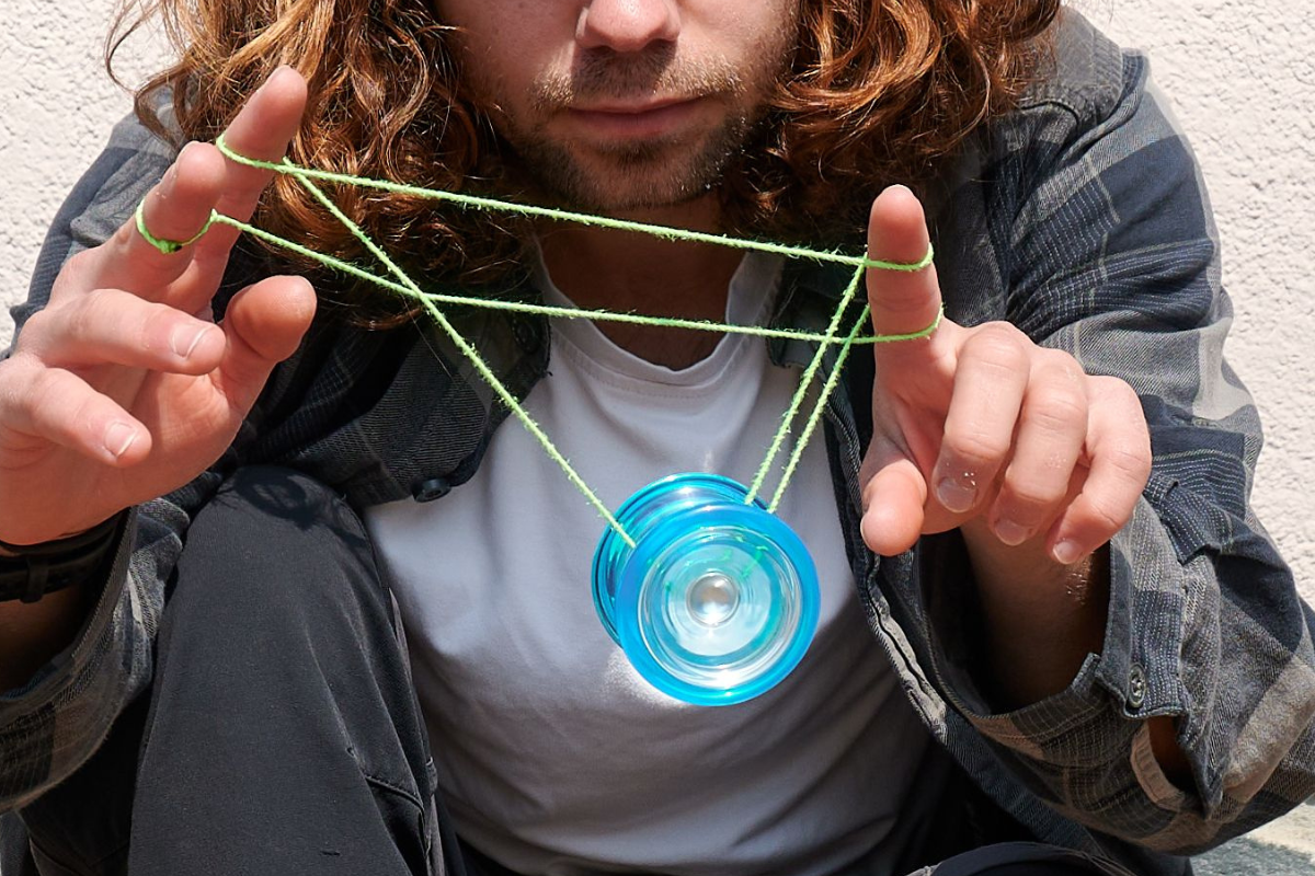 O ioiô é considerado o segundo brinquedo mais antigo da História ...