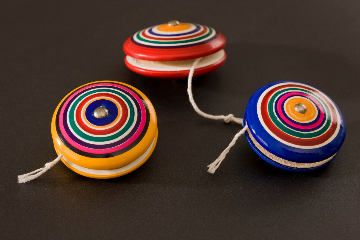 O ioiô é considerado o segundo brinquedo mais antigo da História ...