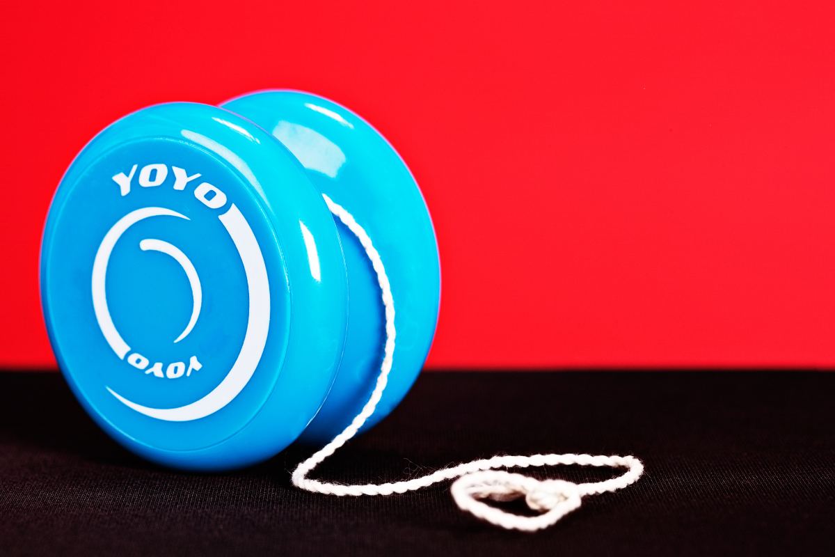 O ioiô é considerado o segundo brinquedo mais antigo da História ...